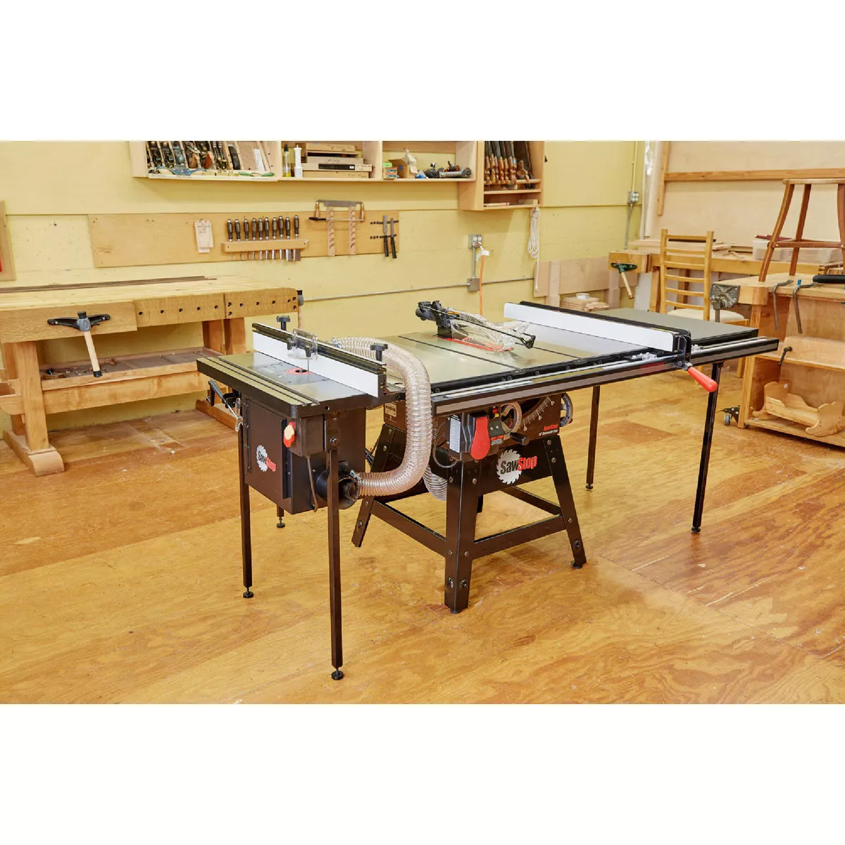 SawStop 1.75 HP 120V Contractor Table Saw with 36 In. Professional T ...