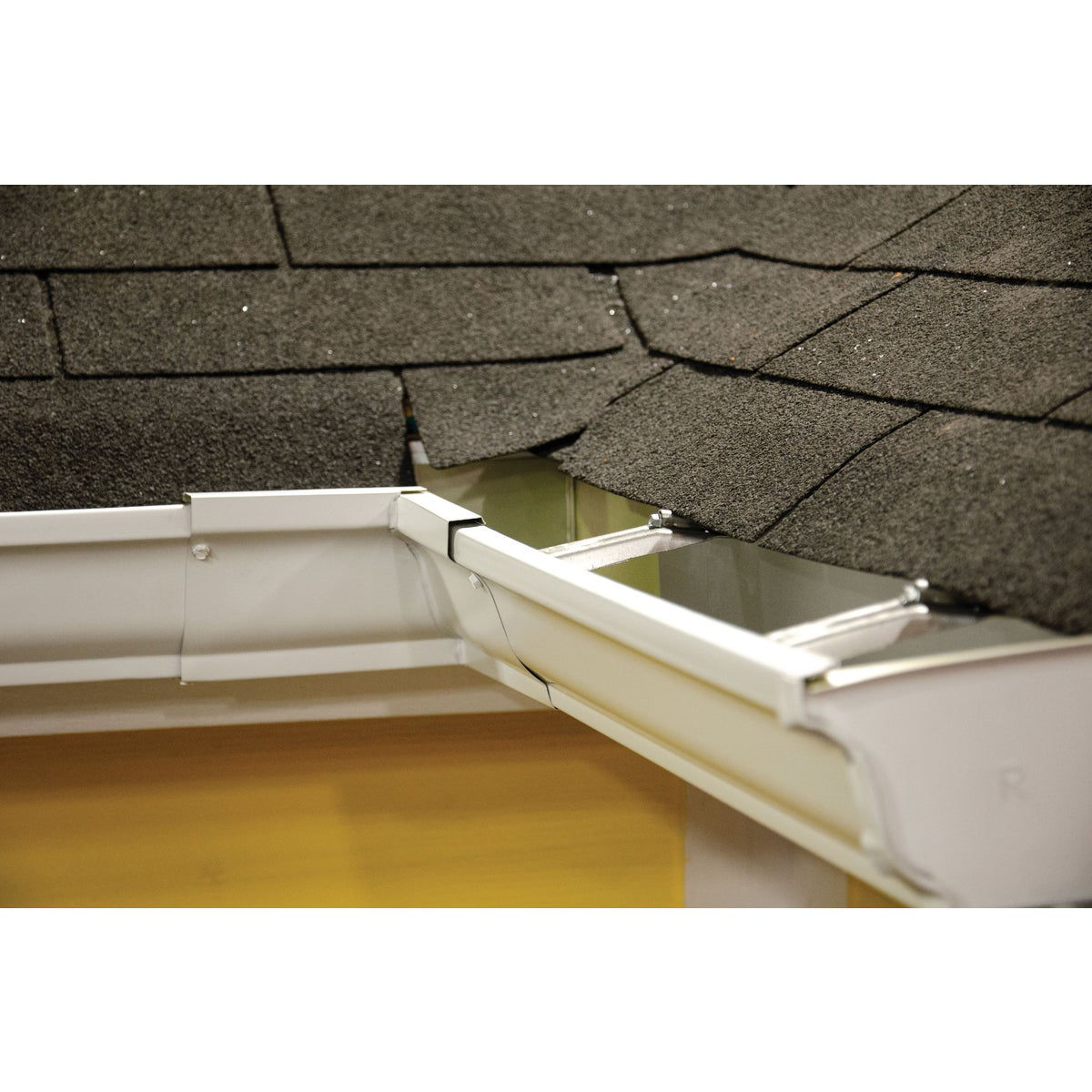 Spectra Metals 5 In. x 10 Ft. K-Style White 0.019 Aluminum Gutter | Do ...