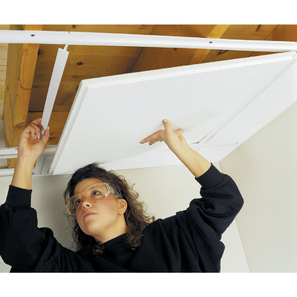 CeilingMax 8 Ft. x 1-1/2 In. White PVC Top Hanger | Do it Best