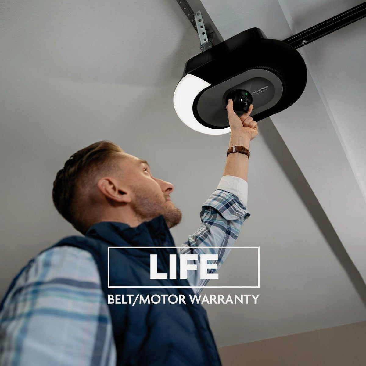 Chamberlain 3/4 HP myQ Secure View Smart Belt Drive Garage Door Opener ...