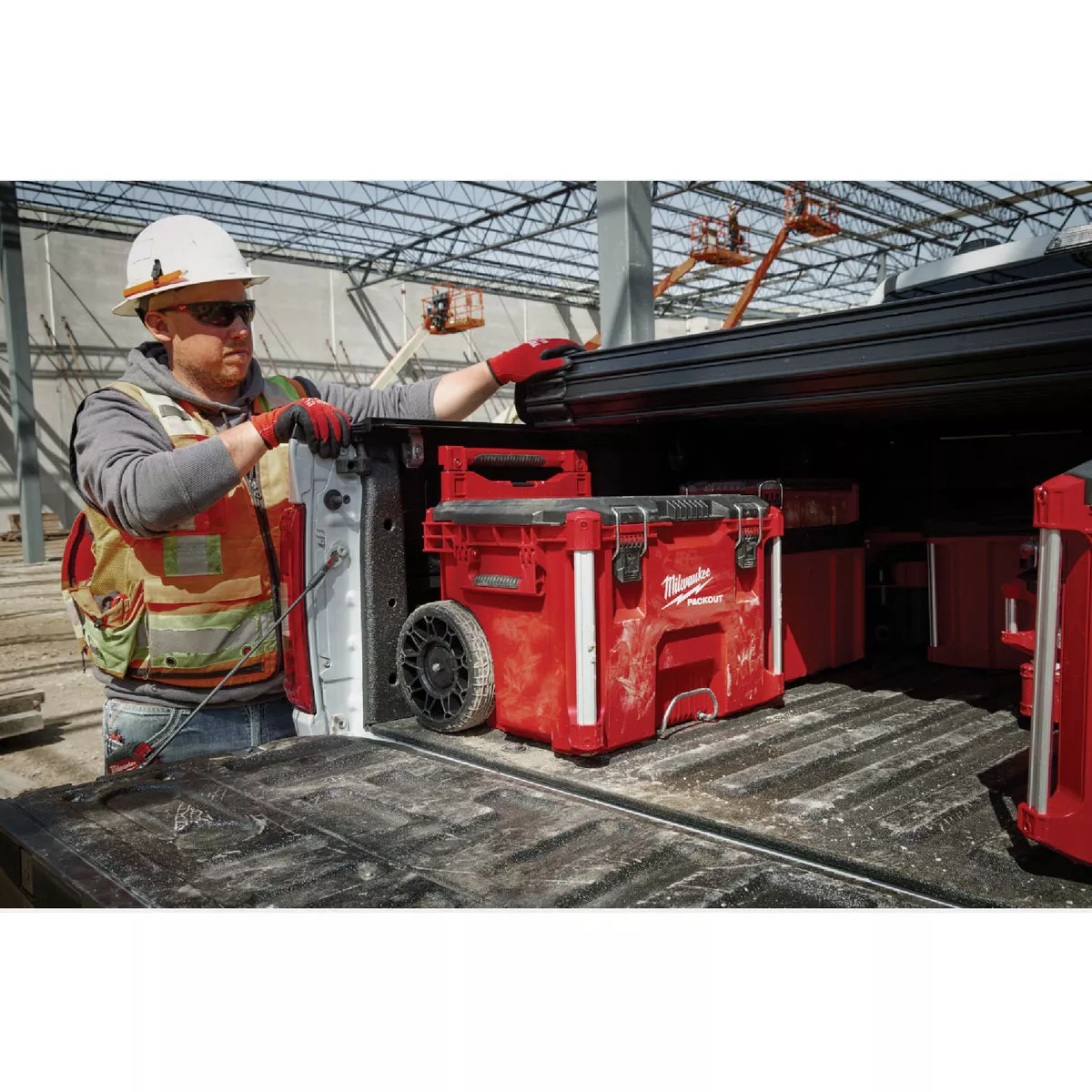 Milwaukee Low-Profile Handle for PACKOUT Rolling Tool Box | Do it Best