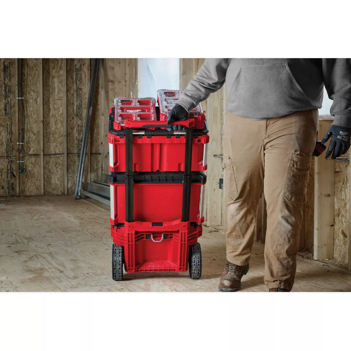 Milwaukee Low-Profile Handle for PACKOUT Rolling Tool Box | Do it Best