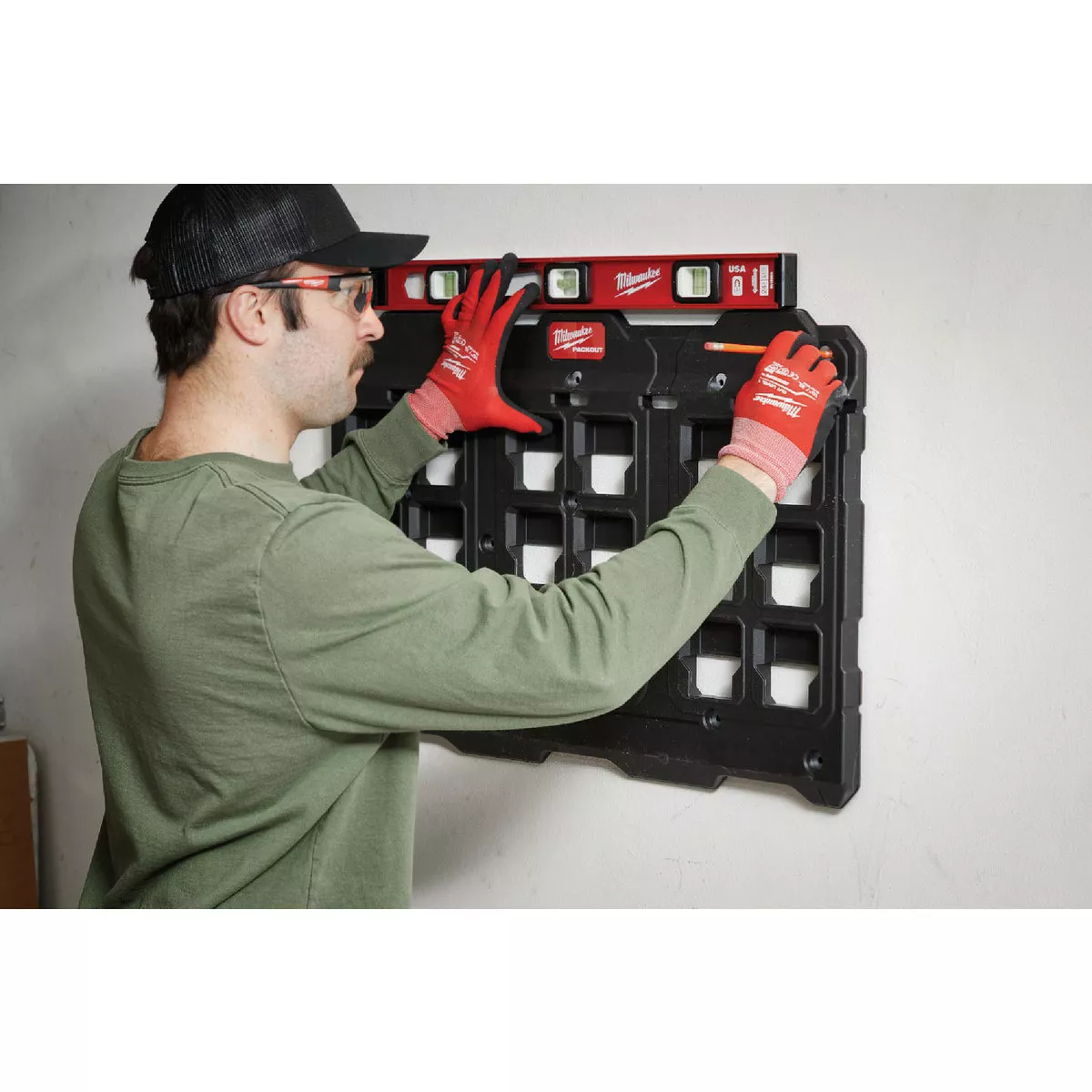 Milwaukee PACKOUT Large Wall Plate, 150 Lb. Capacity | Do it Best