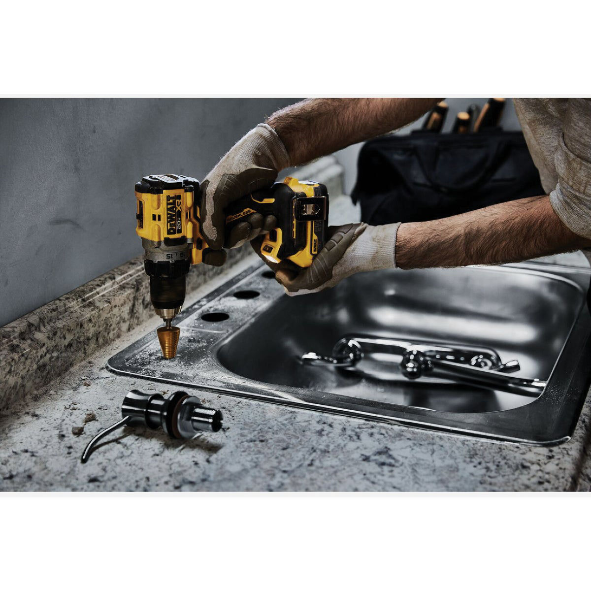 DEWALT 20V MAX XR Brushless 1/2 In. Compact Drill/Driver Kit with 1.7 ...
