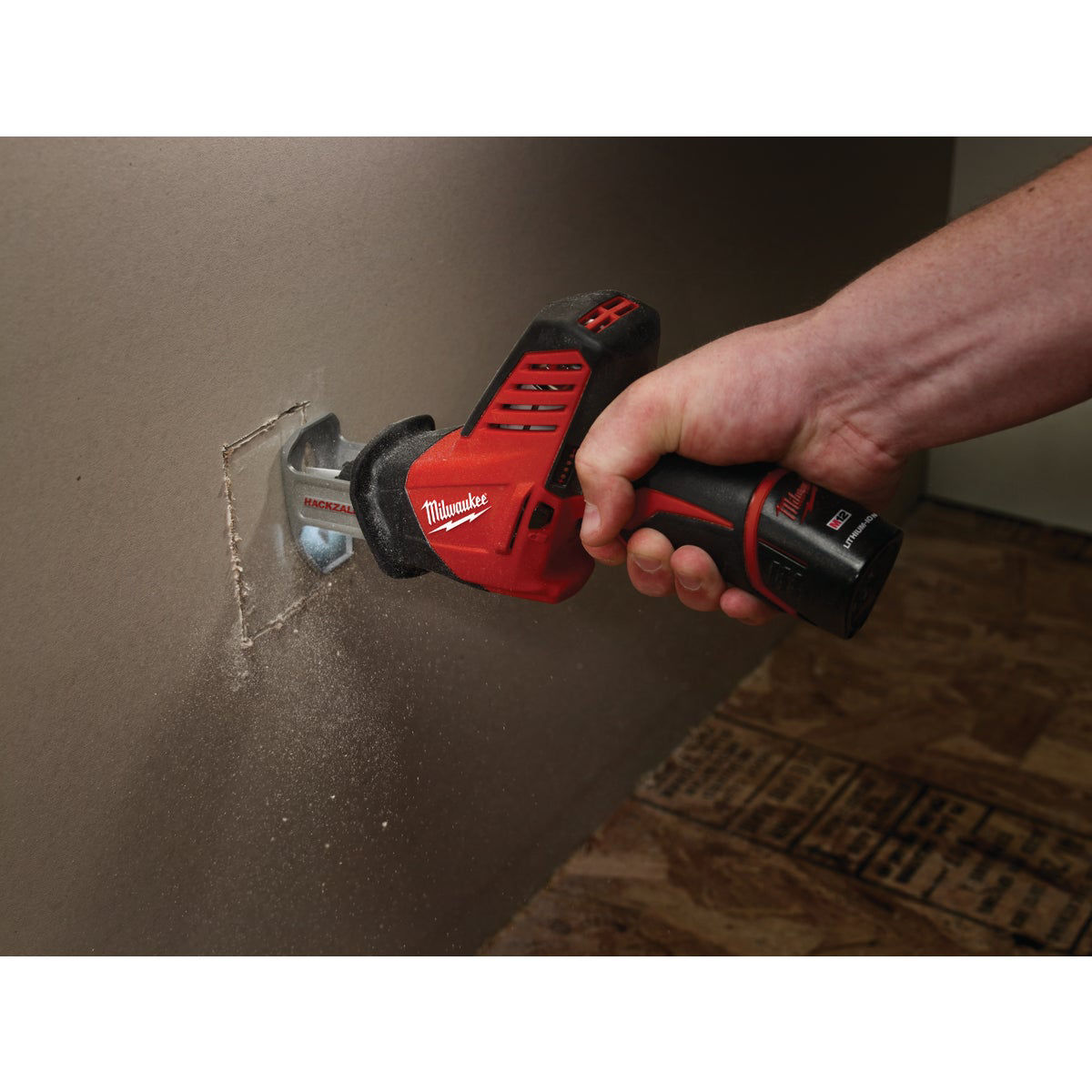 Milwaukee M12 HACKZALL Cordless Reciprocating Saw Kit with 1.5 Ah ...