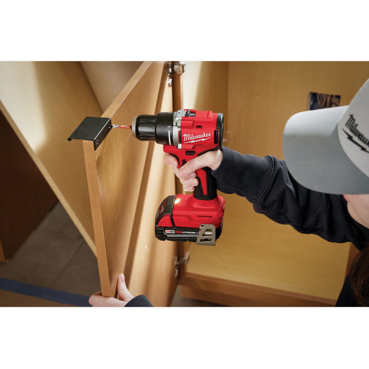 Milwaukee M18 Brushless 1/2 In. Compact Cordless Drill/Driver Kit with ...