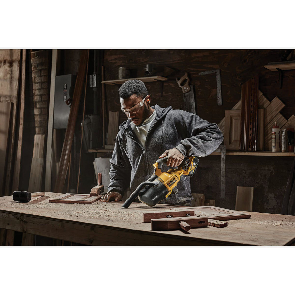 DEWALT 20V MAX Cordless Dry Hand Vacuum (Tool Only) | Do it Best