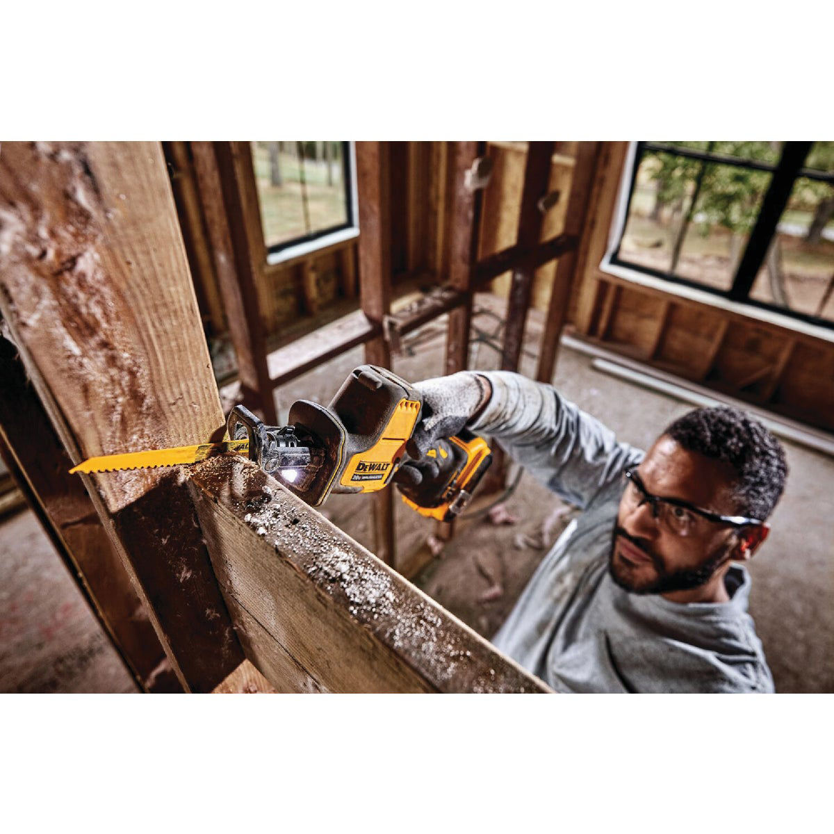 DEWALT ATOMIC 20V MAX Brushless Compact Cordless Reciprocating Saw ...