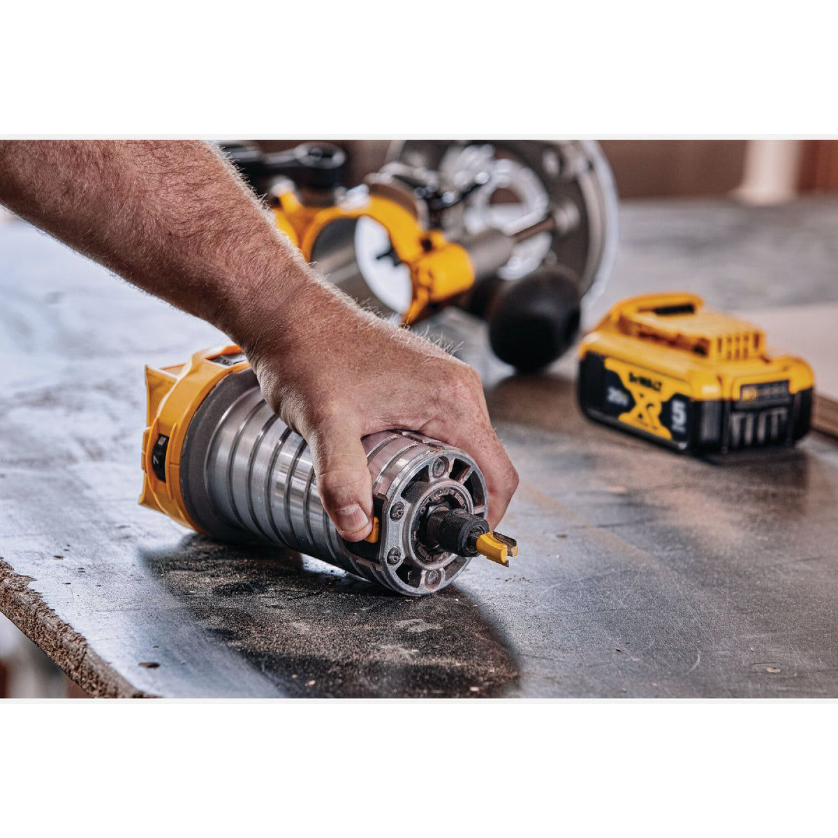 DEWALT 20V MAX XR Brushless Compact Cordless Router (Tool Only) | Do it ...