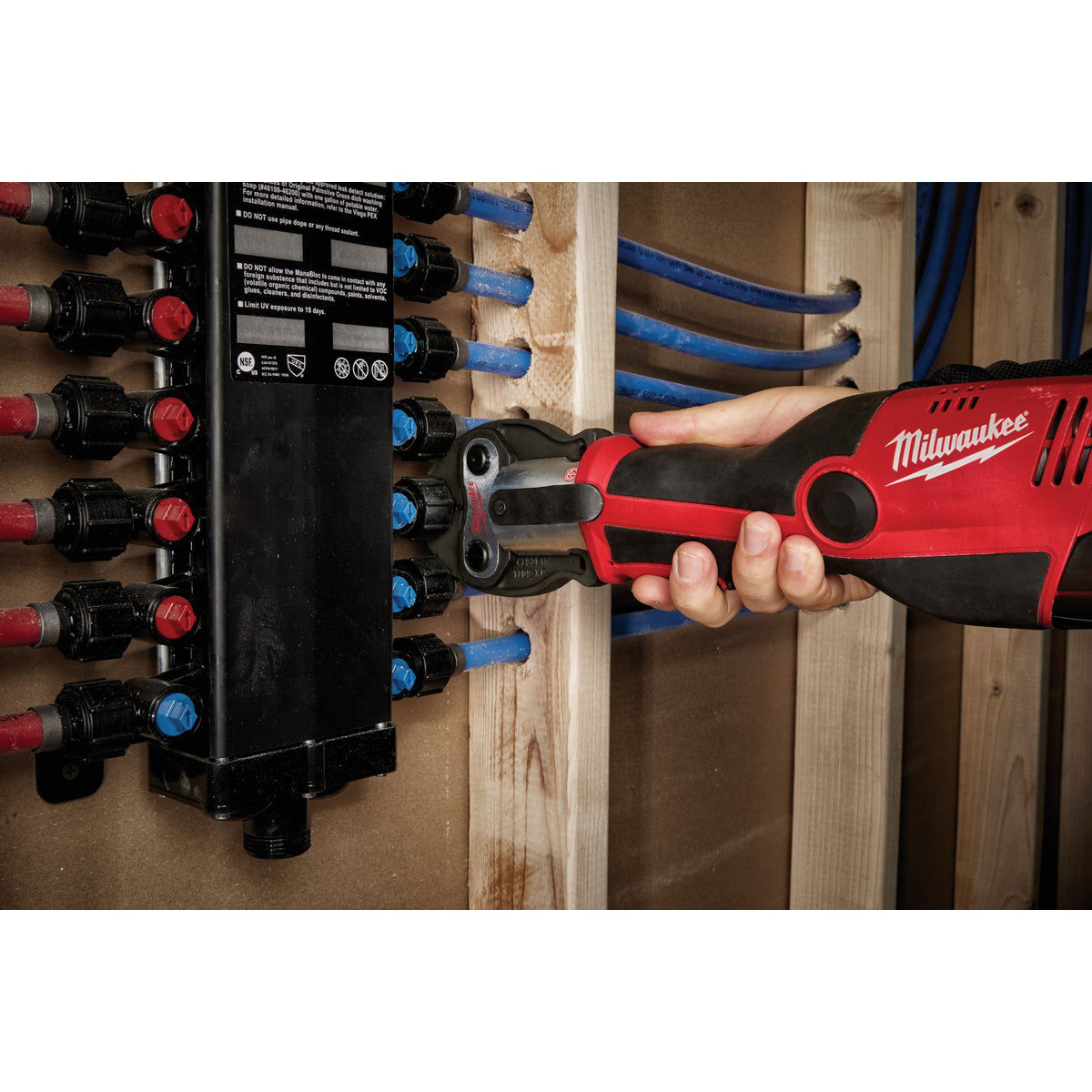 Milwaukee M12 FORCE LOGIC 1 In. PEX Cordless Press Tool Crimp Jaws | Do ...