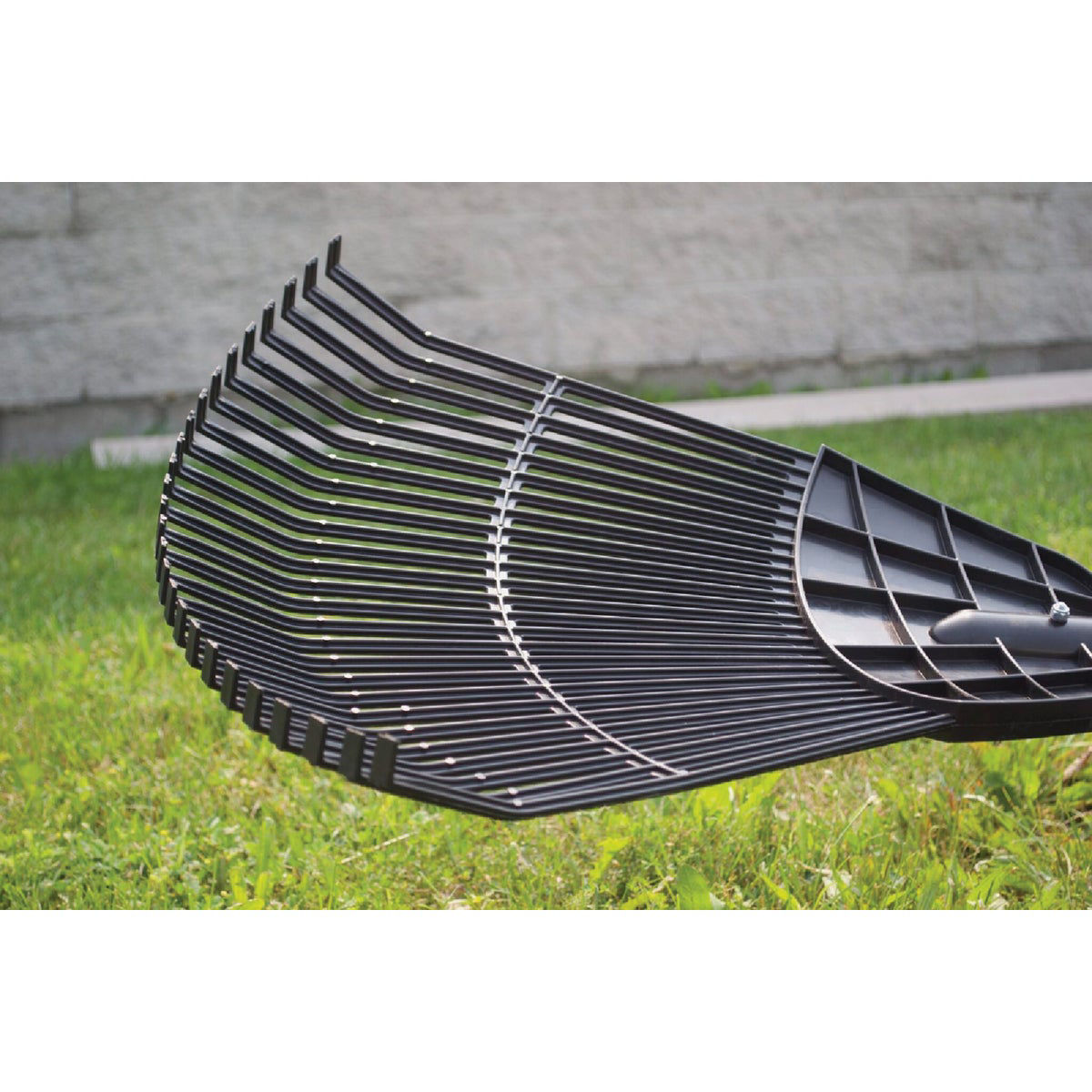 Bully Tools 30 In. Lawn / Leaf Rake with Fiberglass Handle | Do it Best