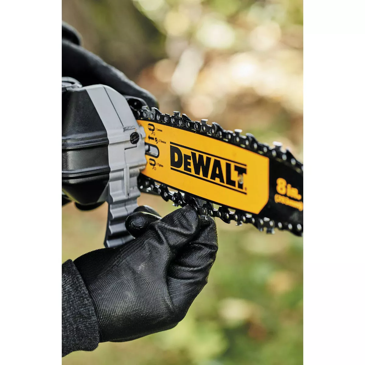 Dewalt pole saw leaks oil store
