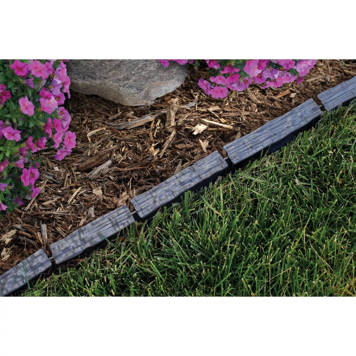 MASTER MARK 5.25 In. H x 36 In. L Warm Stone No-Dig Lawn Edging | Do it ...