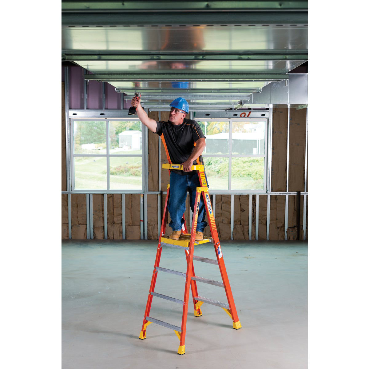 Werner 10 Ft. Reach Fiberglass Podium Ladder with 300 Lb. Load Capacity ...