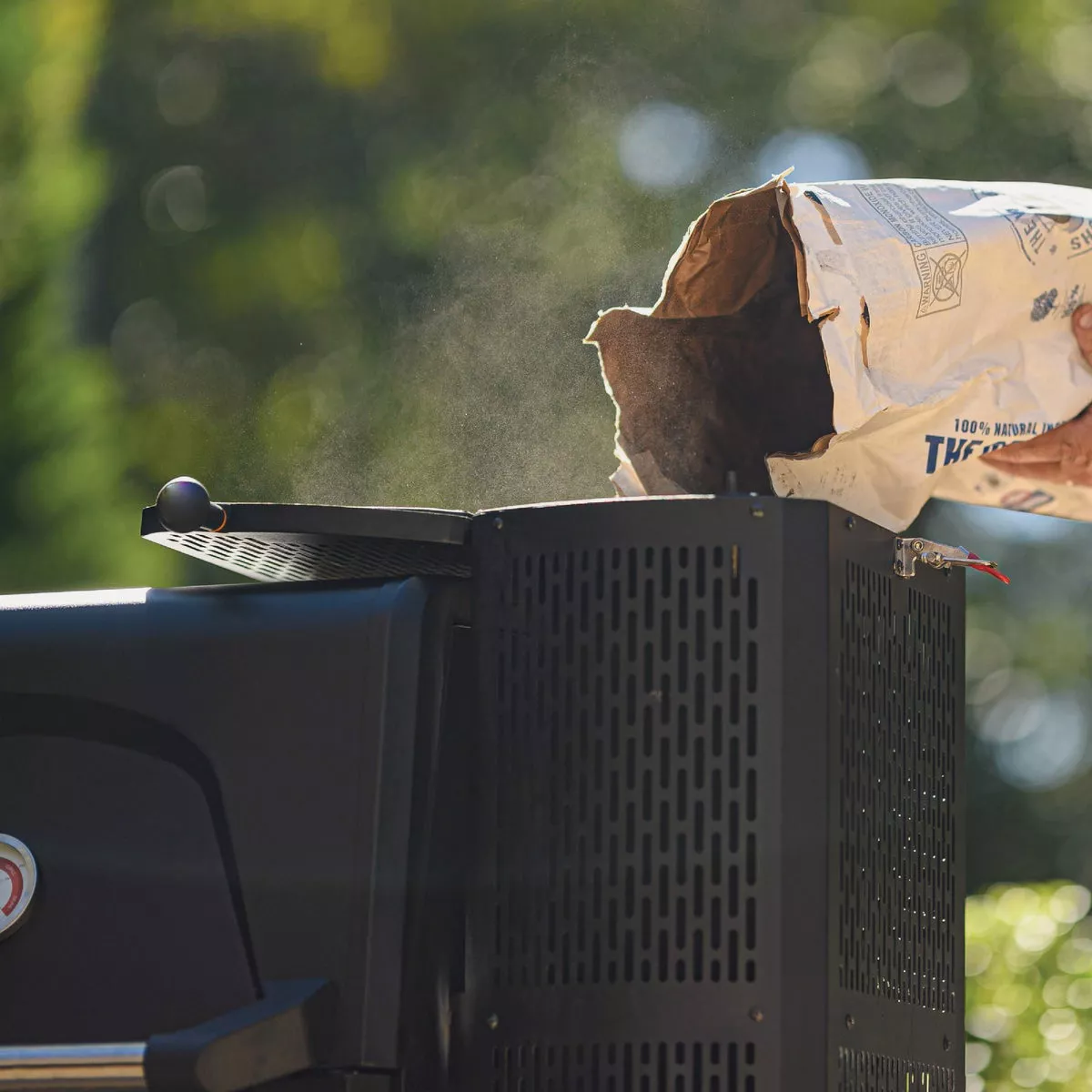 Masterbuilt Gravity Series 560 Black Digital Charcoal Grill + Smoker ...